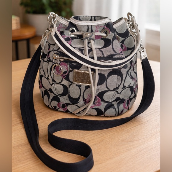 Coach | Bags | Coach Poppy Gray And Black Monogram Crossbody Cinch ...